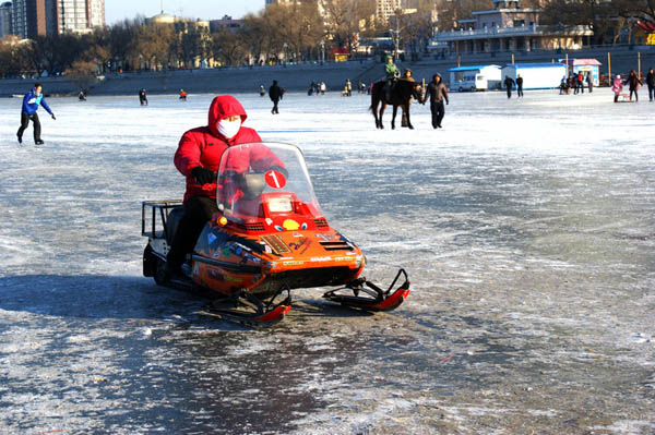 Songhuajiang River in Harbin, Ice Festival China Winter Tour Attractions