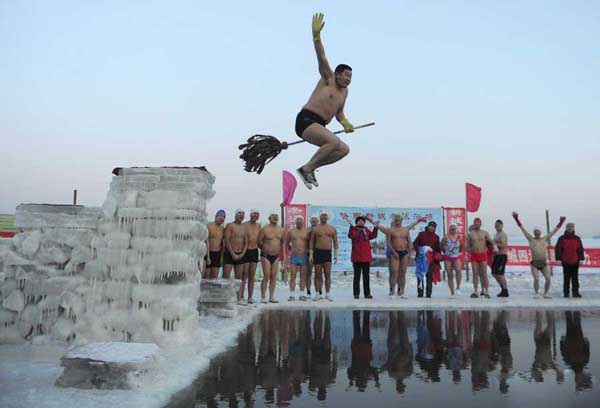 Photos, Images & Pictures of Winter Swimming, Harbin Ice Festival China ...