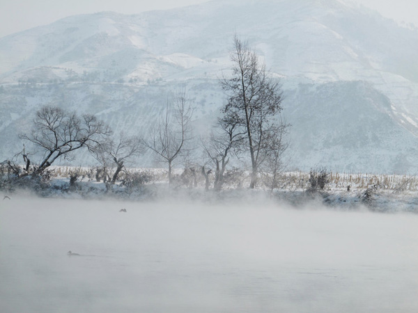 Photo, Image & Picture of The Yalu River Winter